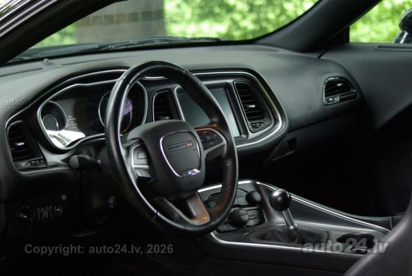 Melns Dodge Challenger 2015 Tartu, ar dzinēja tilpumu 6.40 L un nobraukumu 137 tūkst. km par 23900 €, foto 9 vietnē AUTOMOTO.COM.LV