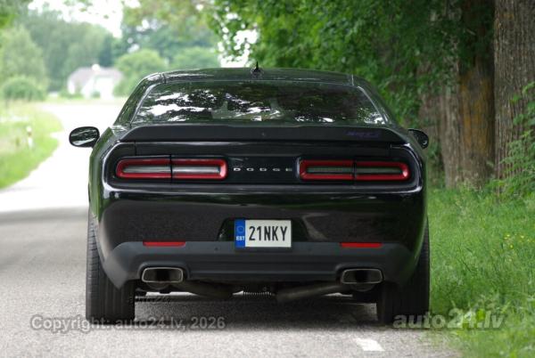 Melns Dodge Challenger 2015 Tartu, ar dzinēja tilpumu 6.40 L un nobraukumu 137 tūkst. km par 23900 €, foto 5 vietnē AUTOMOTO.COM.LV