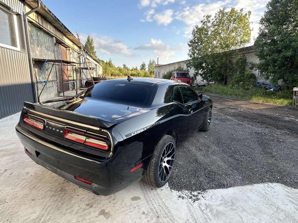 Melns Dodge Challenger 2015 Rietavas, ar dzinēja tilpumu 3.60 L un nobraukumu 154 tūkst. km par 8000 €, foto 1 vietnē AUTOMOTO.COM.LV