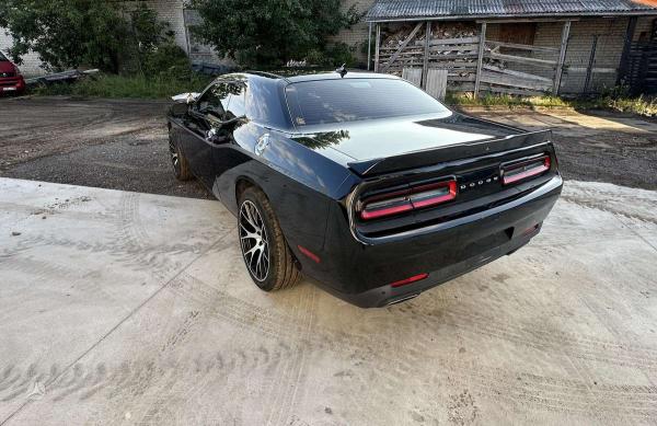 Melns Dodge Challenger 2015 Rietavas, ar dzinēja tilpumu 3.60 L un nobraukumu 154 tūkst. km par 8000 €, foto 5 vietnē AUTOMOTO.COM.LV