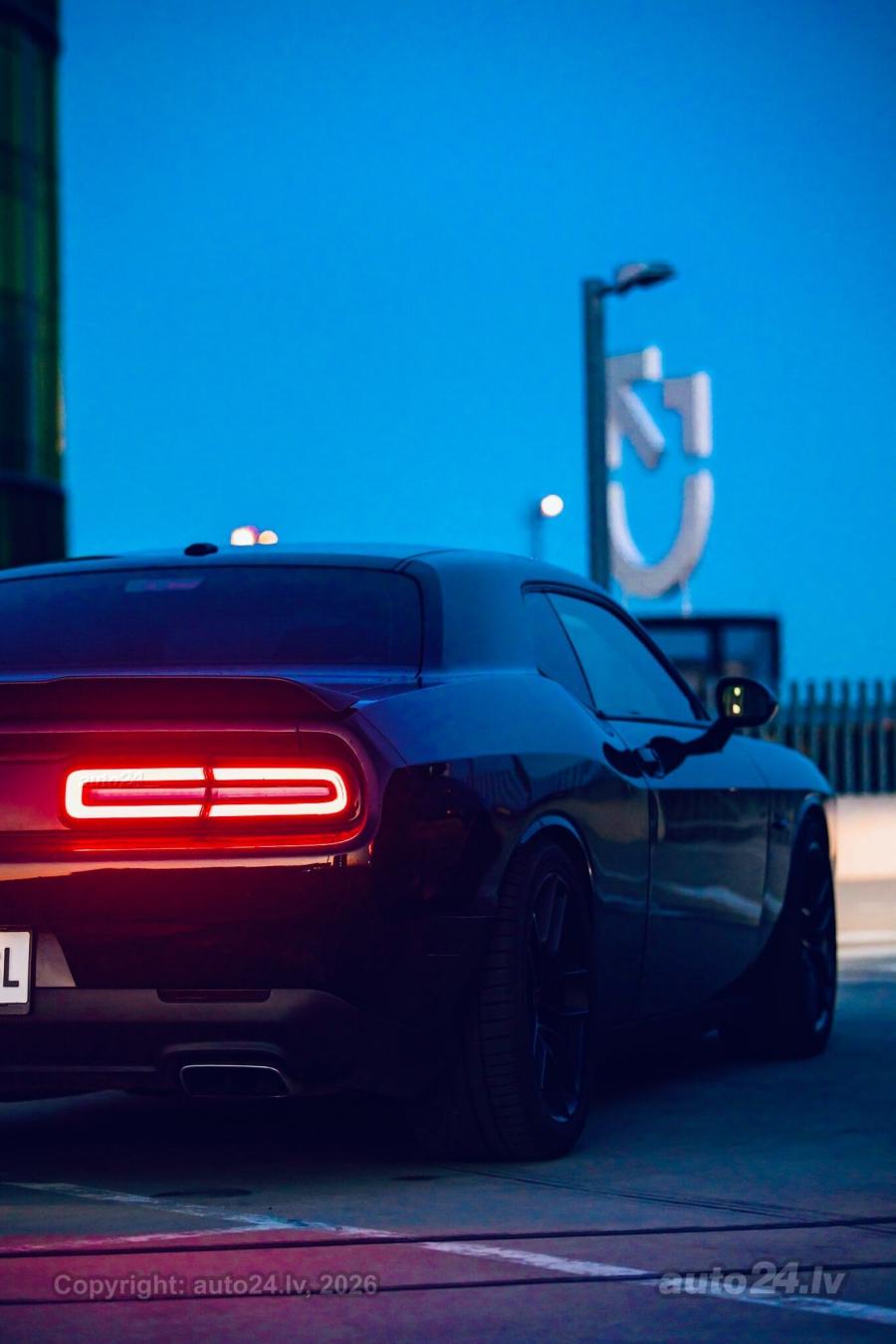 Melns Dodge Challenger 2016 Tallina, ar dzinēja tilpumu 5.70 L un nobraukumu 125 tūkst. km par 29900 €, foto 5 vietnē AUTOMOTO.COM.LV