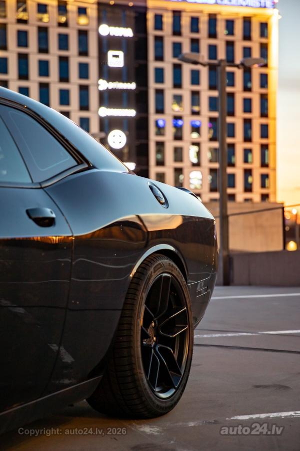 Melns Dodge Challenger 2016 Tallina, ar dzinēja tilpumu 5.70 L un nobraukumu 125 tūkst. km par 29900 €, foto 8 vietnē AUTOMOTO.COM.LV