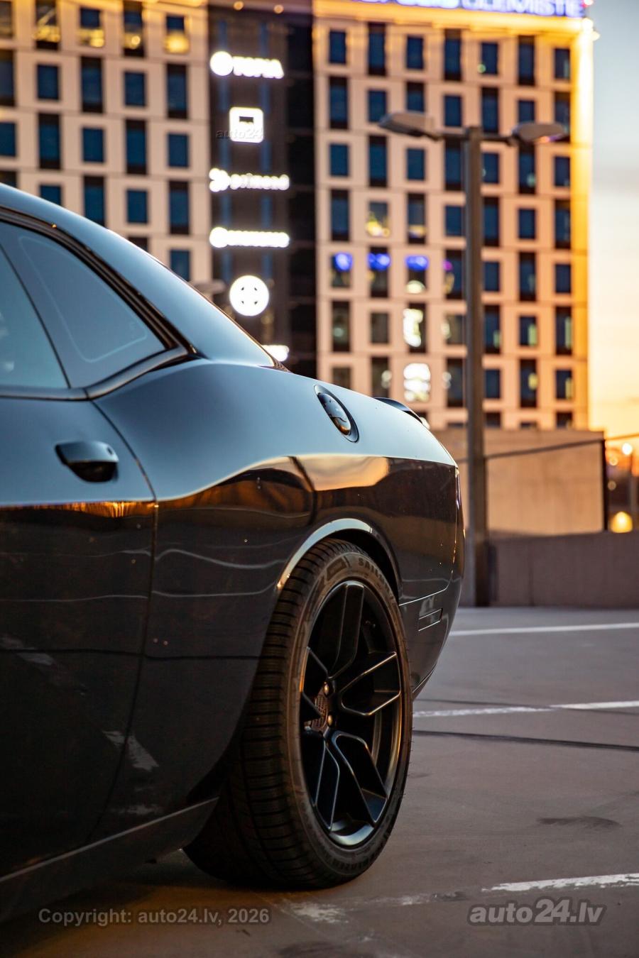 Melns Dodge Challenger 2016 Tallina, ar dzinēja tilpumu 5.70 L un nobraukumu 125 tūkst. km par 29900 €, foto 9 vietnē AUTOMOTO.COM.LV