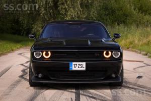 Melns Dodge Challenger 2016 Rīga, ar dzinēja tilpumu 5.70 L un nobraukumu 129 tūkst. km par 27500 €, foto  vietnē AUTOMOTO.COM.LV