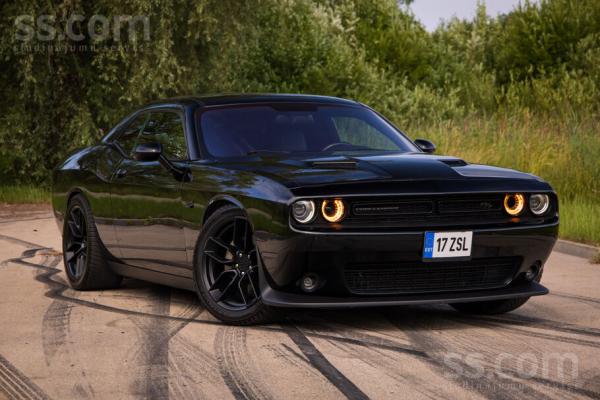 Melns Dodge Challenger 2016 Rīga, ar dzinēja tilpumu 5.70 L un nobraukumu 129 tūkst. km par 27500 €, foto 2 vietnē AUTOMOTO.COM.LV