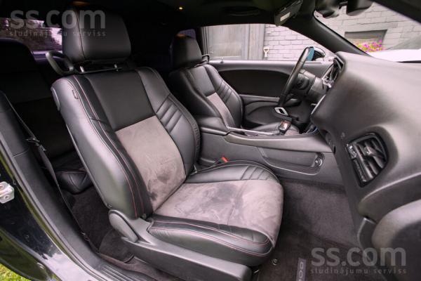 Melns Dodge Challenger 2016 Rīga, ar dzinēja tilpumu 5.70 L un nobraukumu 129 tūkst. km par 27500 €, foto 8 vietnē AUTOMOTO.COM.LV