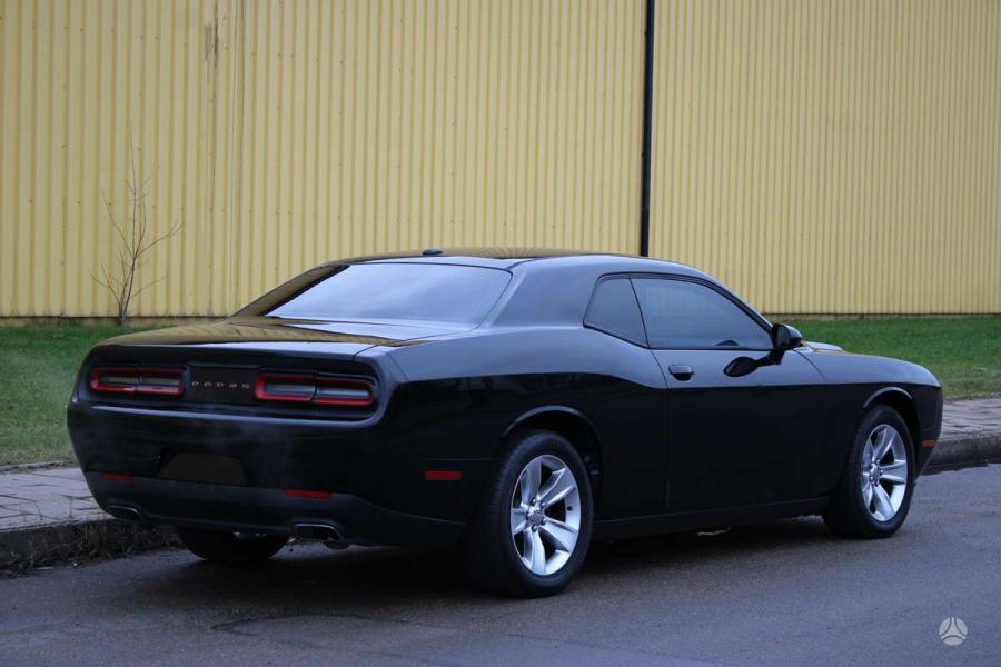 Melns Dodge Challenger 2017 Viļņa, ar dzinēja tilpumu 3.60 L un nobraukumu 193 tūkst. km par 13900 €, foto 7 vietnē AUTOMOTO.COM.LV