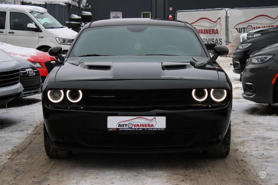 Black Dodge Challenger 2017 in Vilnius, with an engine capacity of 3.60 L and mileage of 193 thousand km for 13600 €, photo 1 on AUTOMOTO.COM.LV