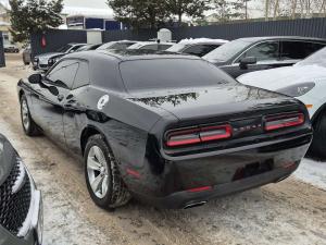Black Dodge Challenger 2017 in Vilnius, with an engine capacity of 3.60 L and mileage of 193 thousand km for 13600 €, photo 3 on AUTOMOTO.COM.LV