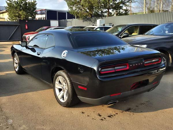 Melns Dodge Challenger 2017 Viļņa, ar dzinēja tilpumu 3.60 L un nobraukumu 193 tūkst. km par 13400 €, foto 3 vietnē AUTOMOTO.COM.LV