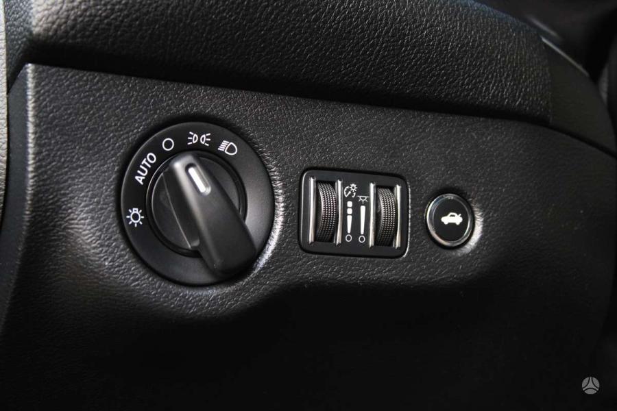 Black Dodge Challenger 2017 in Vilnius, with an engine capacity of 3.60 L and mileage of 193 thousand km for 12900 €, photo 21 on AUTOMOTO.COM.LV
