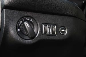 Melns Dodge Challenger 2017 Viļņa, ar dzinēja tilpumu 3.60 L un nobraukumu 193 tūkst. km par 11900 €, foto 20 vietnē AUTOMOTO.COM.LV