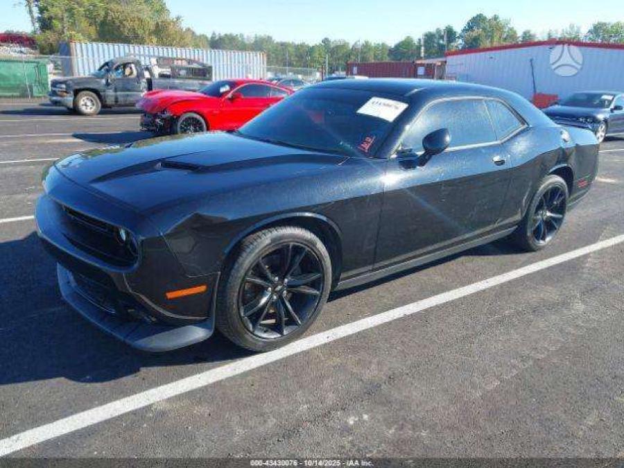 Black Dodge Challenger 2018 in Klaipeda, with an engine capacity of 3.60 L and mileage of 144 thousand km for 4500 €, photo 2 on AUTOMOTO.COM.LV