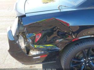 Black Dodge Challenger 2018 in Klaipeda, with an engine capacity of 3.60 L and mileage of 144 thousand km for 4500 €, photo 6 on AUTOMOTO.COM.LV