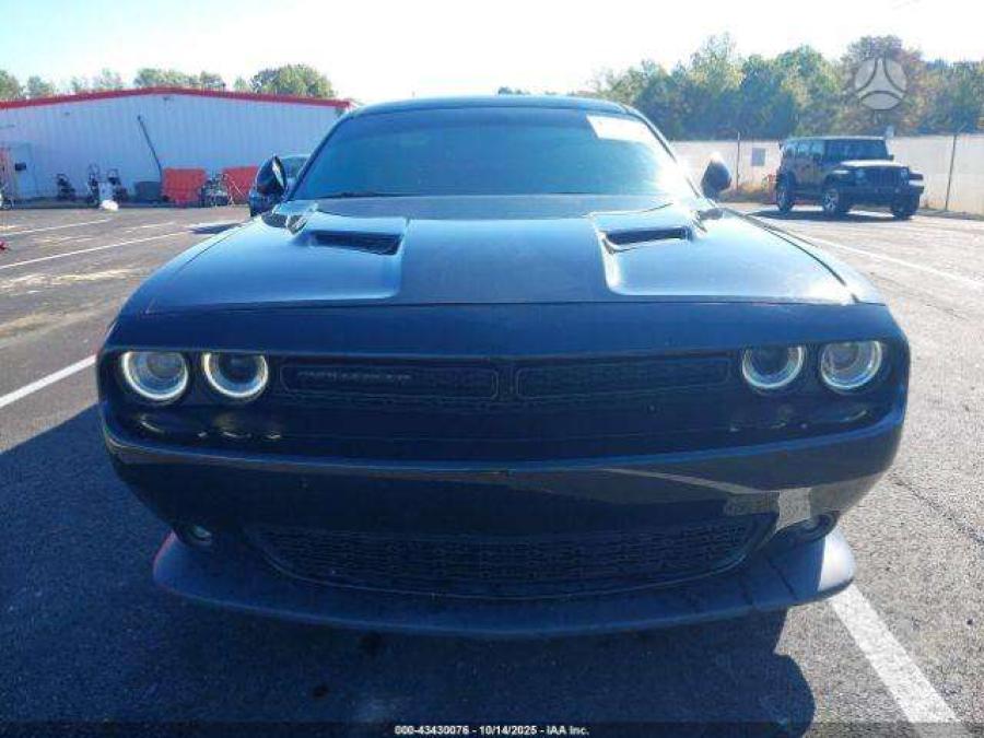 Melns Dodge Challenger 2018 Klaipėda, ar dzinēja tilpumu 3.60 L un nobraukumu 144 tūkst. km par 4500 €, foto 12 vietnē AUTOMOTO.COM.LV