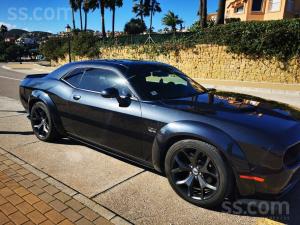 Black Dodge Challenger 2018 in Riga, with an engine capacity of 5.70 L and mileage of 50 thousand km for 35000 €, photo 5 on AUTOMOTO.COM.LV