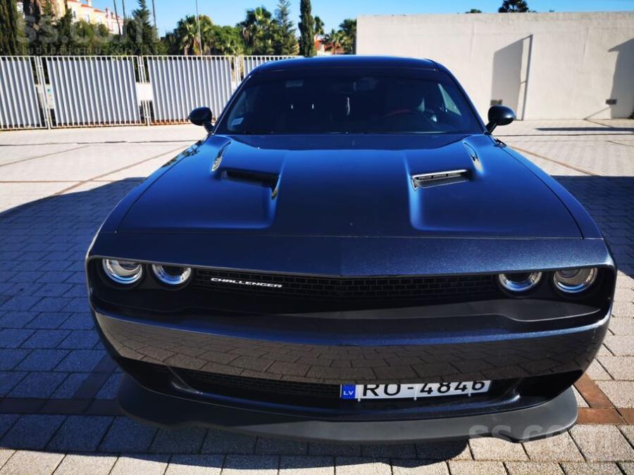 Black Dodge Challenger 2018 in Riga, with an engine capacity of 5.70 L and mileage of 50 thousand km for 35000 €, photo 7 on AUTOMOTO.COM.LV