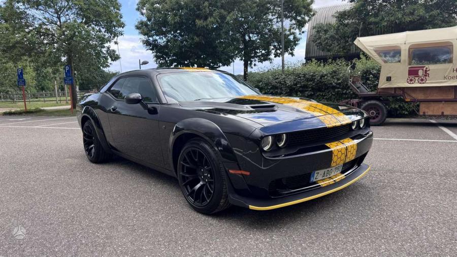 Black Dodge Challenger 2018 in Kaunas, with an engine capacity of 3.60 L and mileage of 169 thousand km for 18650 €, photo 3 on AUTOMOTO.COM.LV