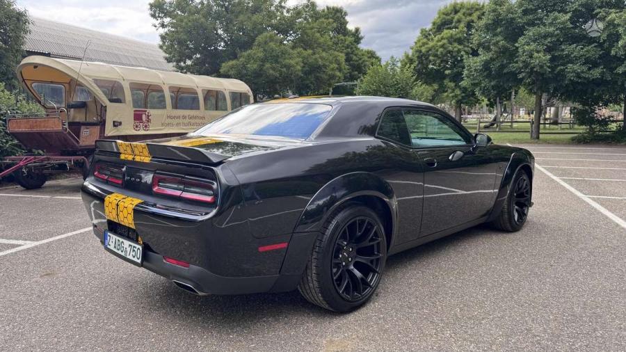 Black Dodge Challenger 2018 in Kaunas, with an engine capacity of 3.60 L and mileage of 169 thousand km for 18650 €, photo 5 on AUTOMOTO.COM.LV