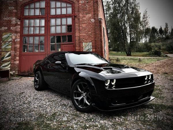 Black Dodge Challenger 2018 in Tallinn, with an engine capacity of 3.60 L and mileage of 120 thousand km for 17999 €, photo 1 on AUTOMOTO.COM.LV