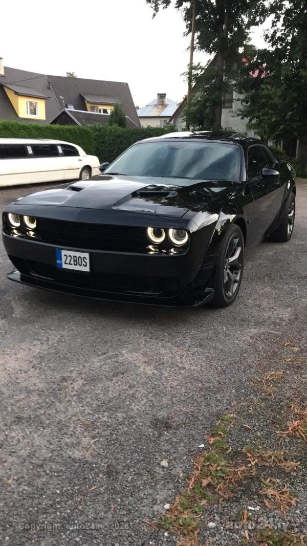 Black Dodge Challenger 2018 in Tallinn, with an engine capacity of 3.60 L and mileage of 120 thousand km for 17999 €, photo 3 on AUTOMOTO.COM.LV