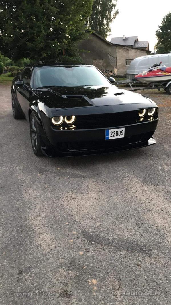 Black Dodge Challenger 2018 in Tallinn, with an engine capacity of 3.60 L and mileage of 120 thousand km for 17999 €, photo 4 on AUTOMOTO.COM.LV