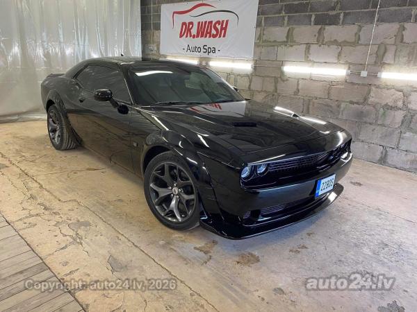Black Dodge Challenger 2018 in Tallinn, with an engine capacity of 3.60 L and mileage of 120 thousand km for 17999 €, photo 7 on AUTOMOTO.COM.LV
