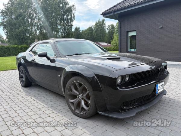 Black Dodge Challenger 2018 in Tallinn, with an engine capacity of 3.60 L and mileage of 120 thousand km for 17999 €, photo 9 on AUTOMOTO.COM.LV