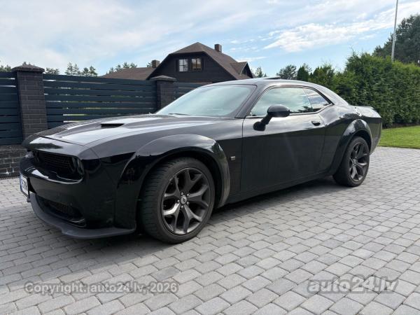 Black Dodge Challenger 2018 in Tallinn, with an engine capacity of 3.60 L and mileage of 120 thousand km for 17999 €, photo 10 on AUTOMOTO.COM.LV