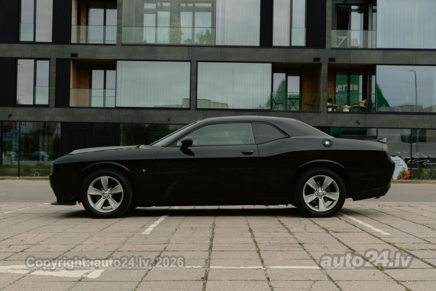 Black Dodge Challenger 2018 in Tallinn, with an engine capacity of 3.60 L and mileage of 206 thousand km for 20500 €, photo 5 on AUTOMOTO.COM.LV