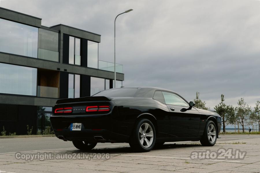 Black Dodge Challenger 2018 in Tallinn, with an engine capacity of 3.60 L and mileage of 206 thousand km for 20500 €, photo 9 on AUTOMOTO.COM.LV