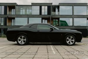 Black Dodge Challenger 2018 in Tallinn, with an engine capacity of 3.60 L and mileage of 206 thousand km for 20500 €, photo 11 on AUTOMOTO.COM.LV