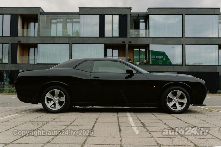 Black Dodge Challenger 2018 in Tallinn, with an engine capacity of 3.60 L and mileage of 206 thousand km for 20500 €, photo 11 on AUTOMOTO.COM.LV