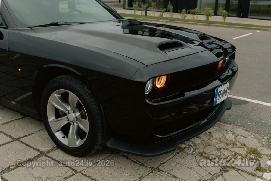 Black Dodge Challenger 2018 in Tallinn, with an engine capacity of 3.60 L and mileage of 206 thousand km for 20500 €, photo 12 on AUTOMOTO.COM.LV
