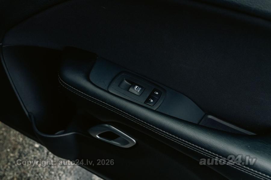 Black Dodge Challenger 2018 in Tallinn, with an engine capacity of 3.60 L and mileage of 206 thousand km for 20500 €, photo 14 on AUTOMOTO.COM.LV
