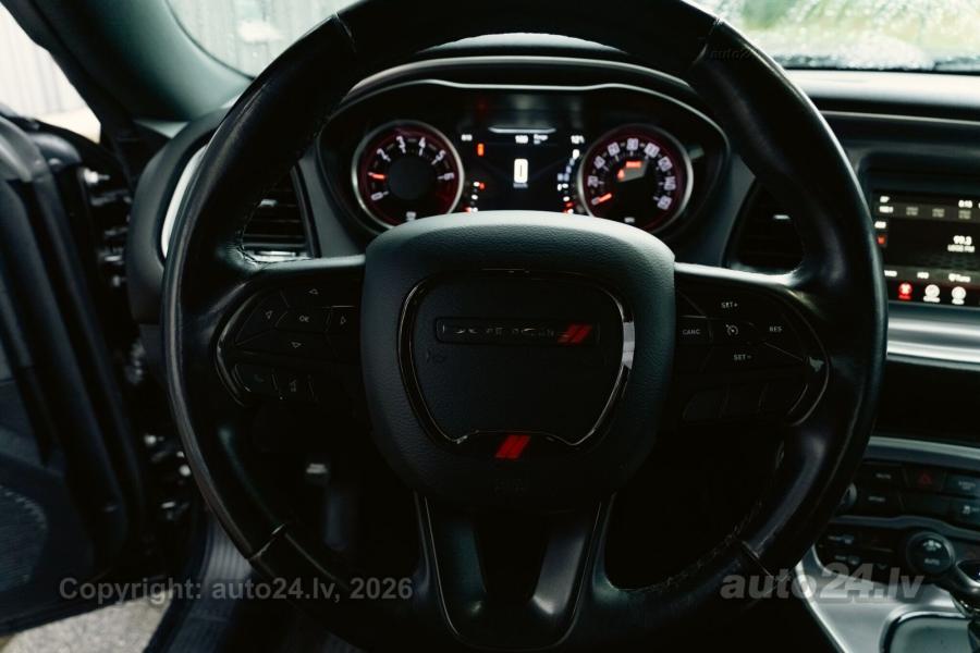 Black Dodge Challenger 2018 in Tallinn, with an engine capacity of 3.60 L and mileage of 206 thousand km for 20500 €, photo 18 on AUTOMOTO.COM.LV