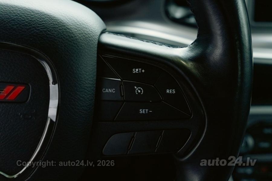 Black Dodge Challenger 2018 in Tallinn, with an engine capacity of 3.60 L and mileage of 206 thousand km for 20500 €, photo 19 on AUTOMOTO.COM.LV