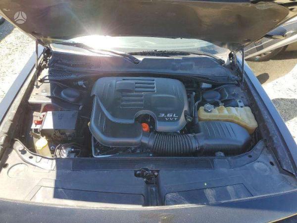 Black Dodge Challenger 2018 in Klaipeda, with an engine capacity of 3.60 L and mileage of 193 thousand km for 9850 €, photo 7 on AUTOMOTO.COM.LV