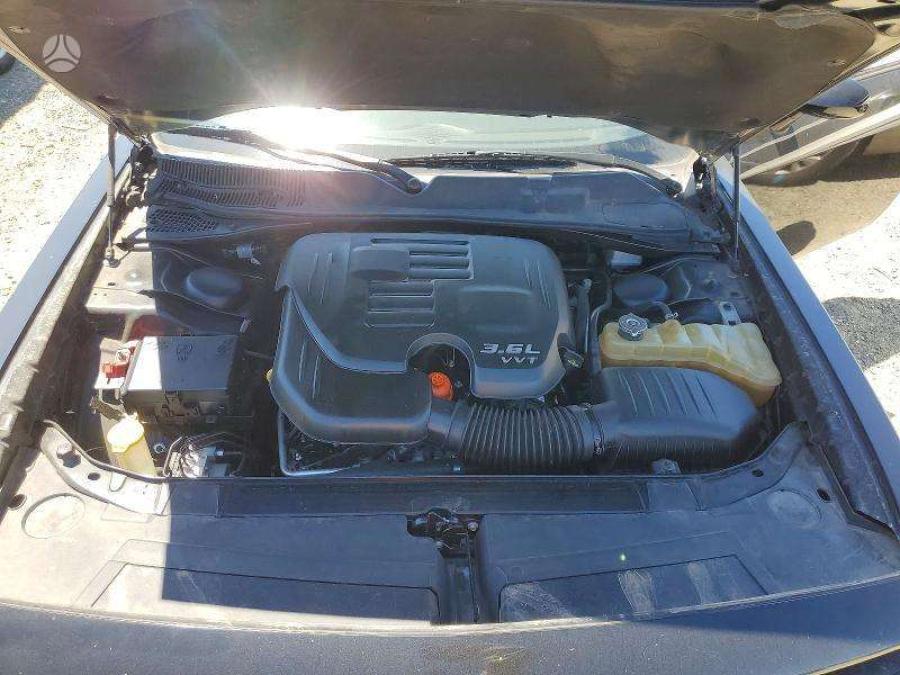 Black Dodge Challenger 2018 in Klaipeda, with an engine capacity of 3.60 L and mileage of 193 thousand km for 9850 €, photo 8 on AUTOMOTO.COM.LV