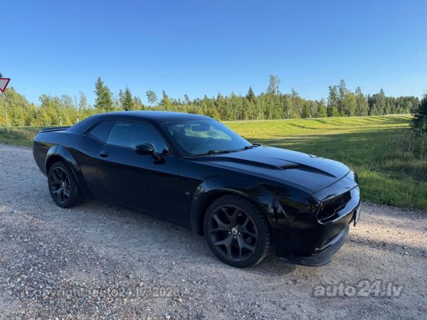 Dodge Challenger 2018 in Voru on AUTOMOTO.COM.LV Black Dodge Challenger 2018 in Voru, with an engine capacity of 3.60 L and mileage of 110 thousand km for 11999 €, photo 3 on AUTOMOTO.COM.LV