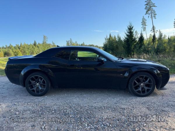 Dodge Challenger 2018 in Voru on AUTOMOTO.COM.LV Black Dodge Challenger 2018 in Voru, with an engine capacity of 3.60 L and mileage of 110 thousand km for 11999 €, photo 4 on AUTOMOTO.COM.LV