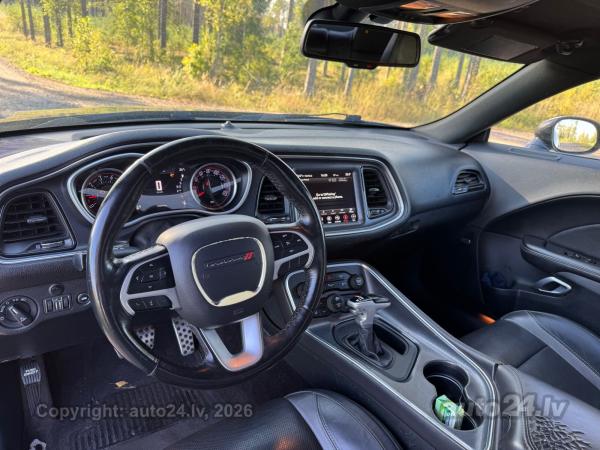 Dodge Challenger 2018 in Voru on AUTOMOTO.COM.LV Black Dodge Challenger 2018 in Voru, with an engine capacity of 3.60 L and mileage of 110 thousand km for 11999 €, photo 6 on AUTOMOTO.COM.LV