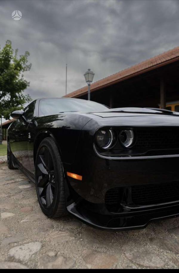 Black Dodge Challenger 2019 in Panevezys, with an engine capacity of 6.40 L and mileage of 56 thousand km for 30000 €, photo 2 on AUTOMOTO.COM.LV
