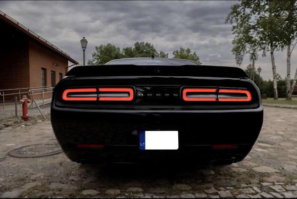 Black Dodge Challenger 2019 in Panevezys, with an engine capacity of 6.40 L and mileage of 56 thousand km for 30000 €, photo 6 on AUTOMOTO.COM.LV