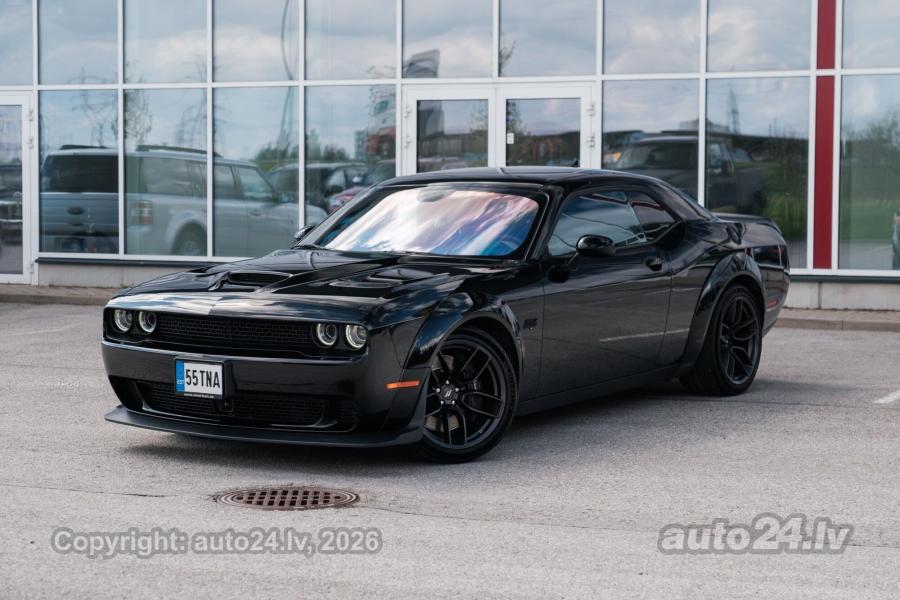 Black Dodge Challenger 2019 in Tallinn, with an engine capacity of 6.40 L and mileage of 25 thousand km for 49900 €, photo 1 on AUTOMOTO.COM.LV