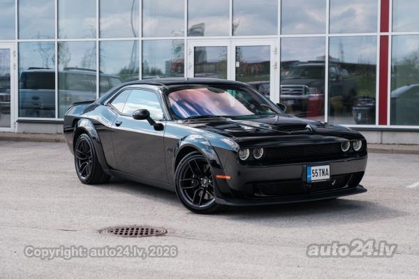 Black Dodge Challenger 2019 in Tallinn, with an engine capacity of 6.40 L and mileage of 25 thousand km for 49900 €, photo 2 on AUTOMOTO.COM.LV