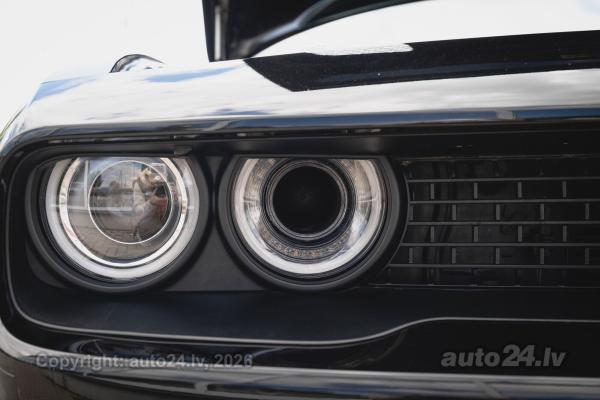 Black Dodge Challenger 2019 in Tallinn, with an engine capacity of 6.40 L and mileage of 25 thousand km for 49900 €, photo 7 on AUTOMOTO.COM.LV