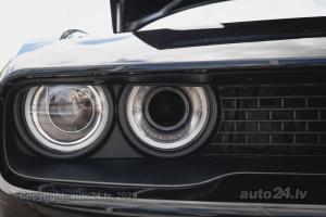 Black Dodge Challenger 2019 in Tallinn, with an engine capacity of 6.40 L and mileage of 25 thousand km for 49900 €, photo 8 on AUTOMOTO.COM.LV