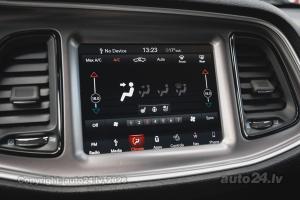 Black Dodge Challenger 2019 in Tallinn, with an engine capacity of 6.40 L and mileage of 25 thousand km for 49900 €, photo 14 on AUTOMOTO.COM.LV