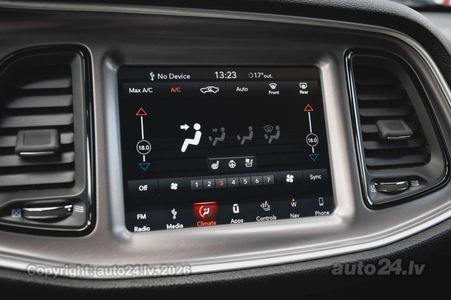 Black Dodge Challenger 2019 in Tallinn, with an engine capacity of 6.40 L and mileage of 25 thousand km for 49900 €, photo 14 on AUTOMOTO.COM.LV
